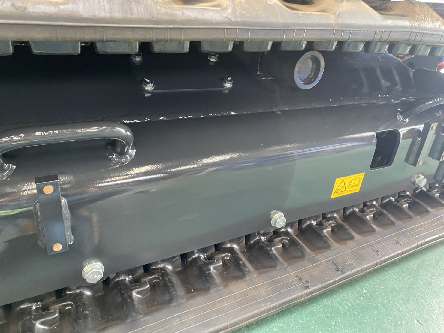 新車！ KOMATSU PC-58UUT －6型 鉄道修理用 （鉄道用・軌陸BH バックホー）コーティング | 木津川市 奈良市 城陽市のタイヤ交換・車検・パーツ取り付け｜ガレージ大西